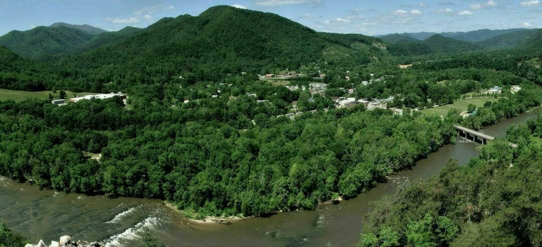 Hot Springs NC and the French Broad River - Hot Springs NC Travel ...