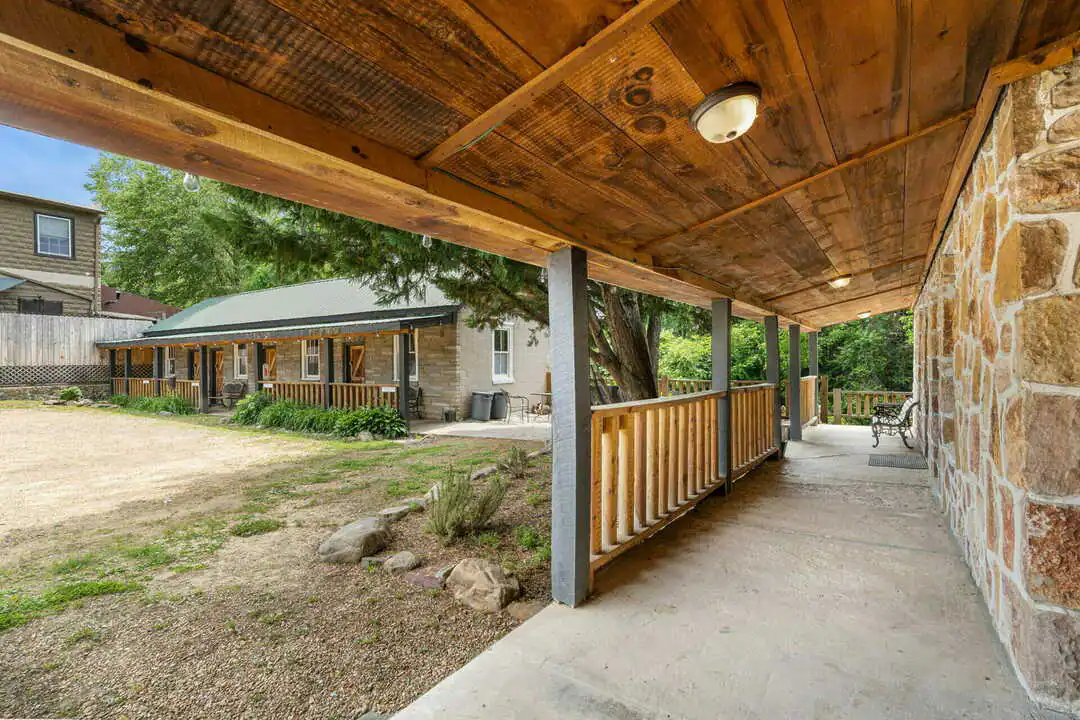 Spring Creek Hotel - Hot Springs NC Travel & Visitor Information